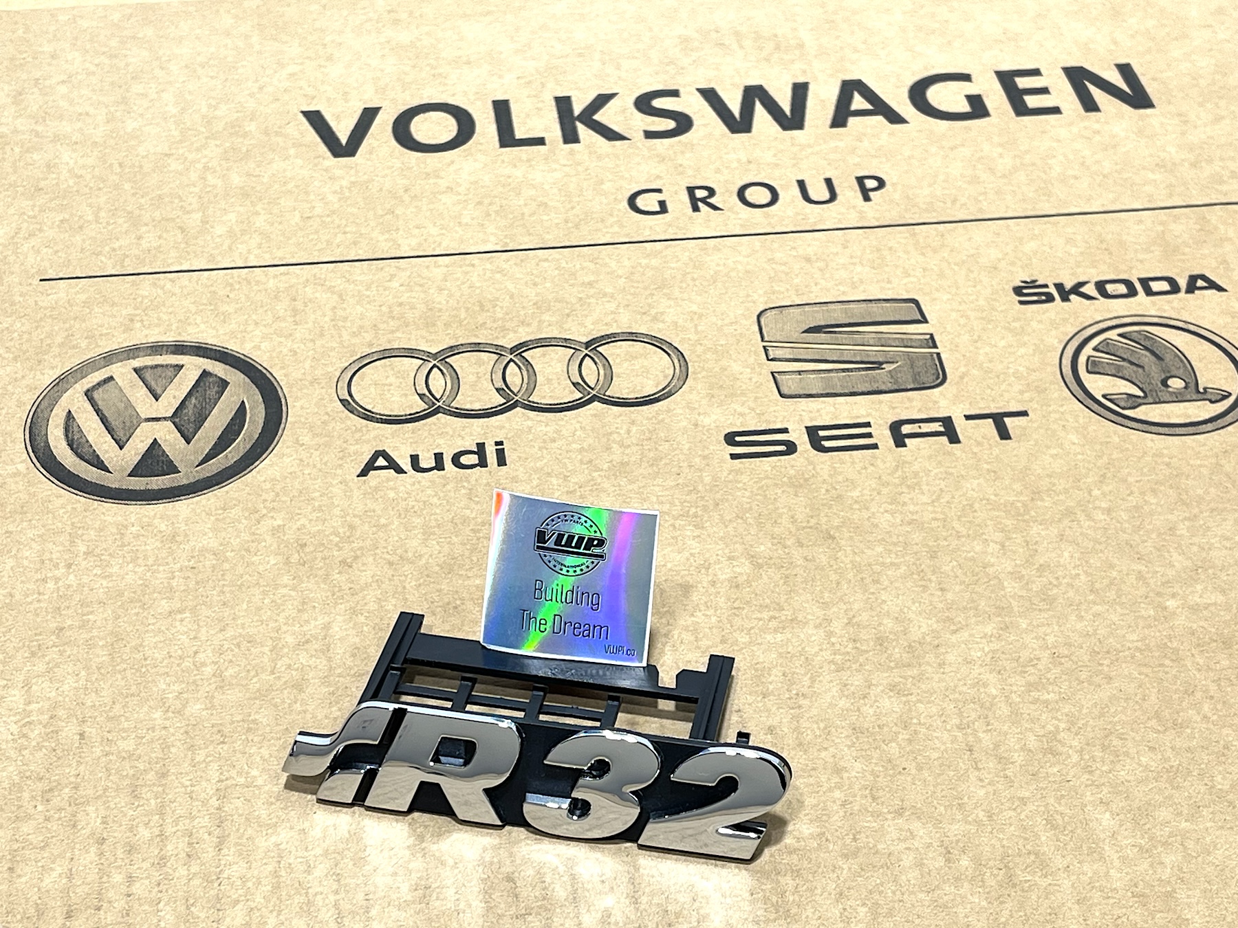 R32 Logo
