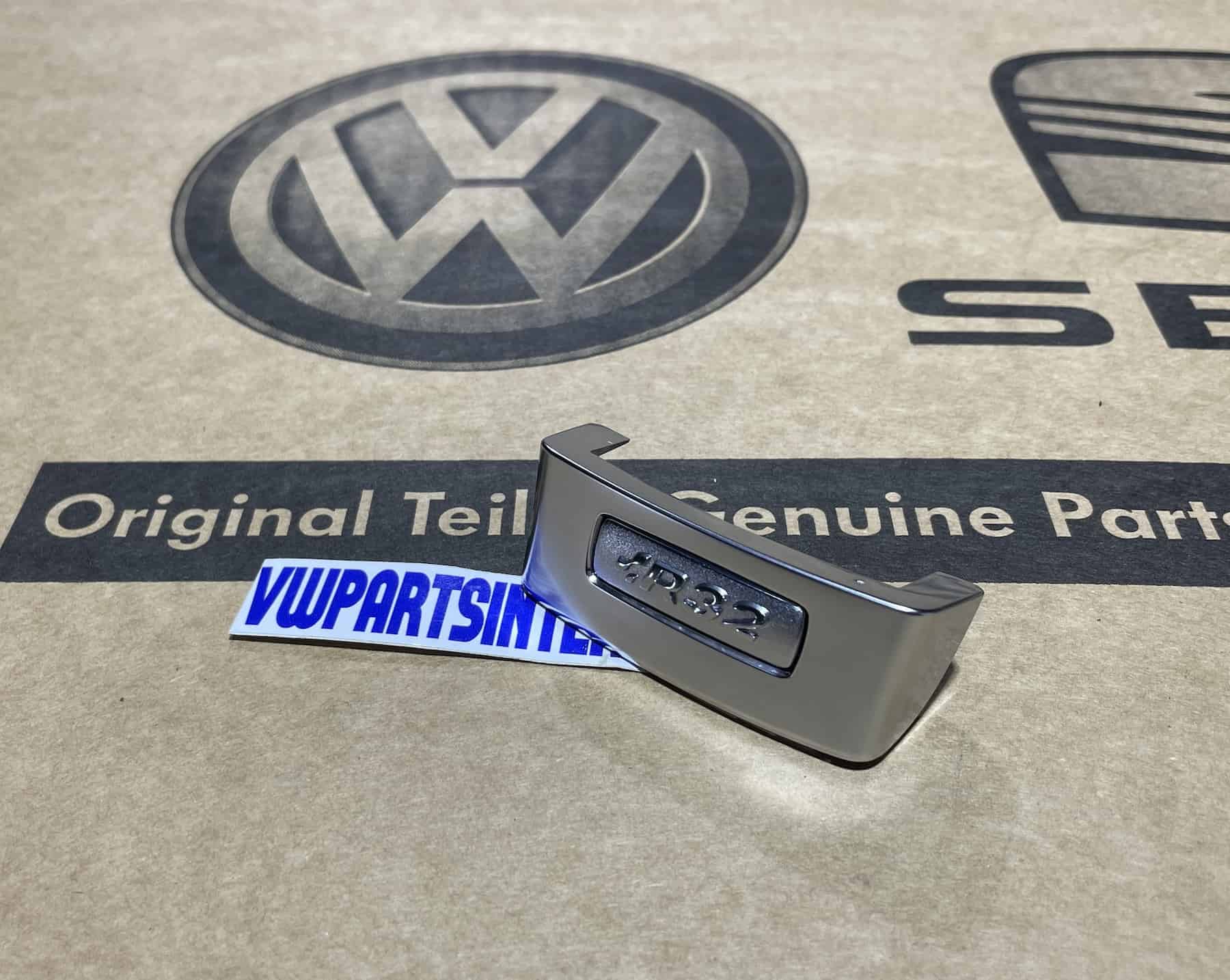 Golf R32 Logo