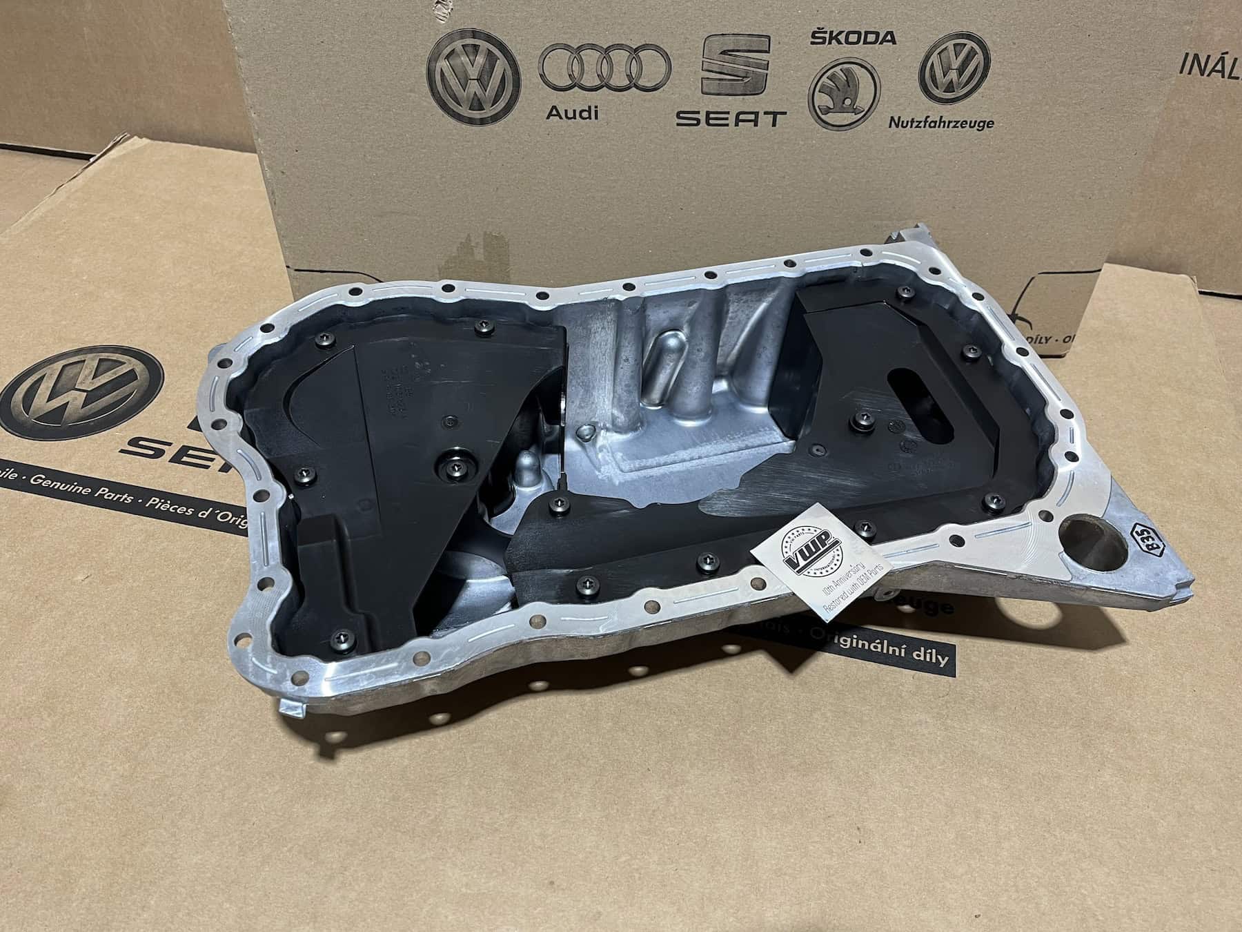 VW Golf MK5 R32 MKV Engine Oil Sump with Sensor and Drain Plug New ...