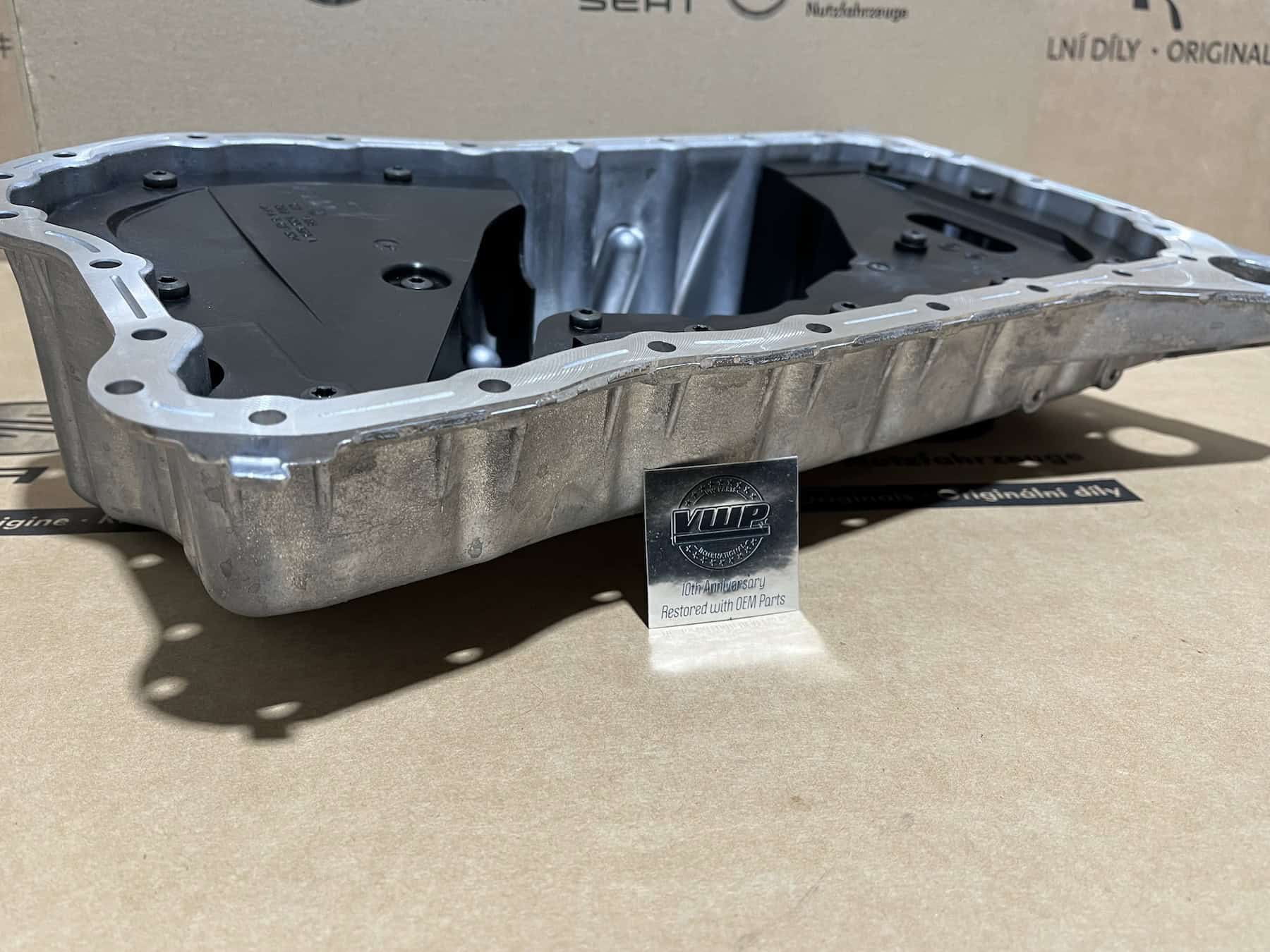 VW Golf MK5 R32 MKV Engine Oil Sump with Sensor and Drain Plug New ...