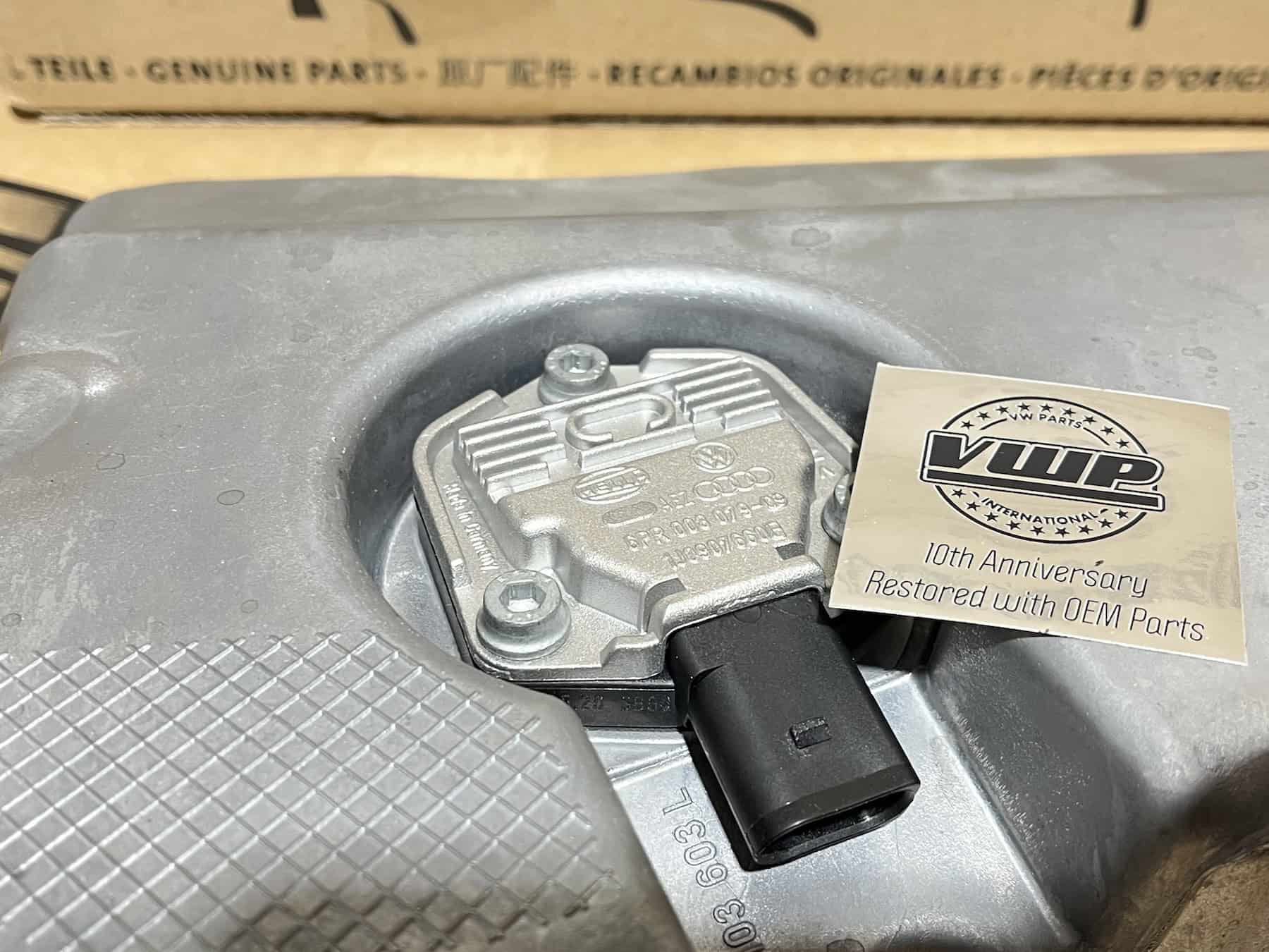 VW Golf MK5 R32 MKV Engine Oil Sump with Sensor and Drain Plug New ...