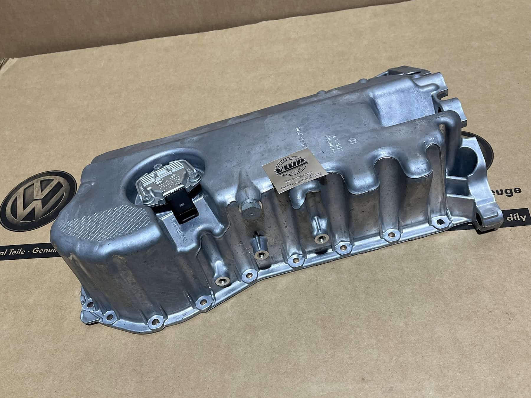 VW Golf MK5 R32 MKV Engine Oil Sump with Sensor and Drain Plug New ...