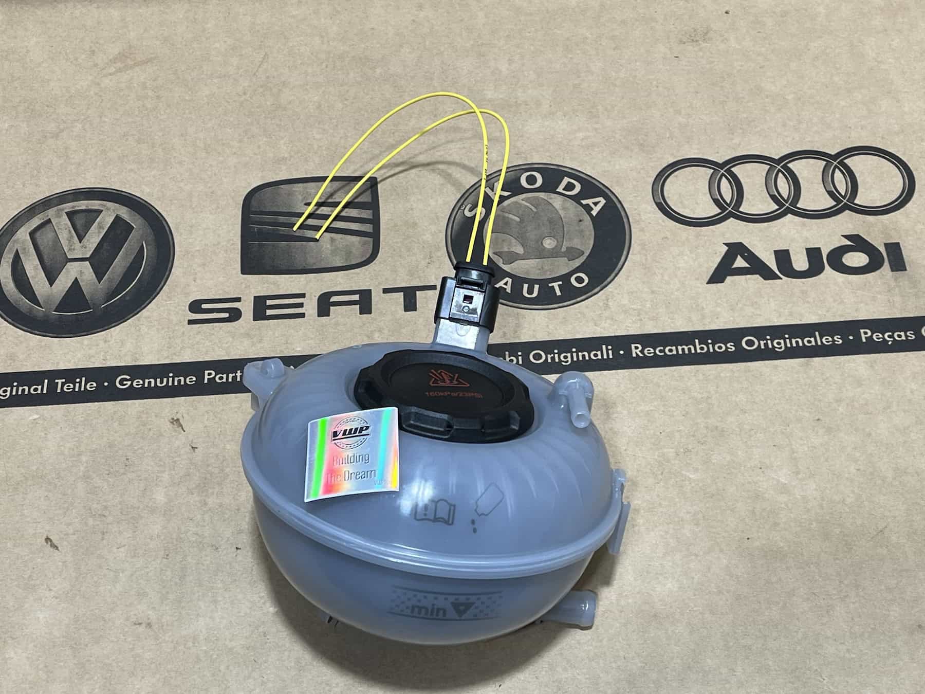 VW Golf MK7 MK7.5 GTI R TDI Coolant Bottle Black Cap Lid Connector Wire ...